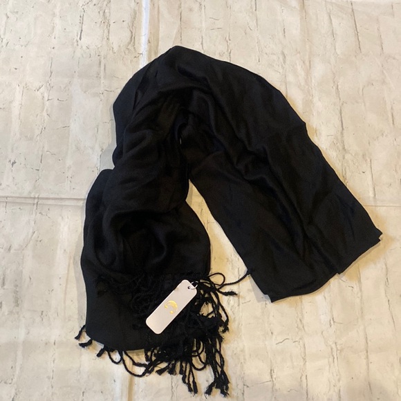 Charming Charlie | Accessories | Women Charming Charlies Scarf With ...